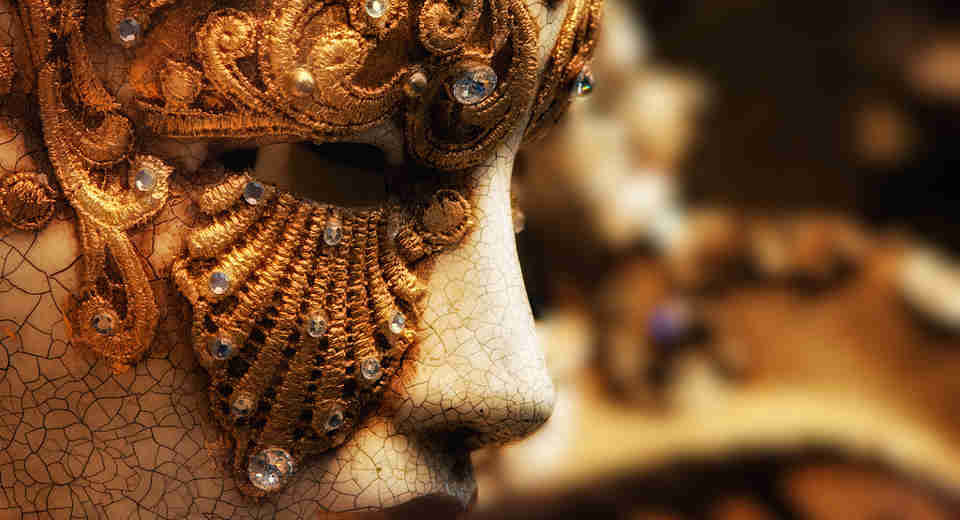 Mottoparty venezianischer Maskenball – Richte ein rauschendes Fest aus!