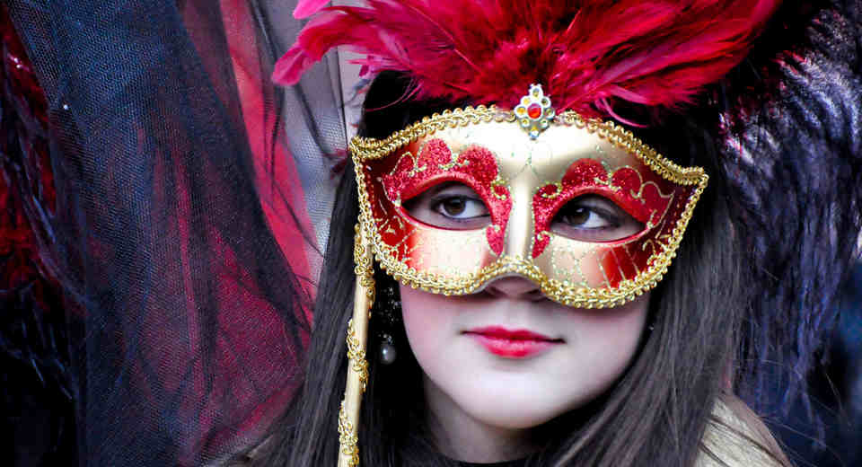 Mottoparty venezianischer Maskenball – Richte ein rauschendes Fest aus!